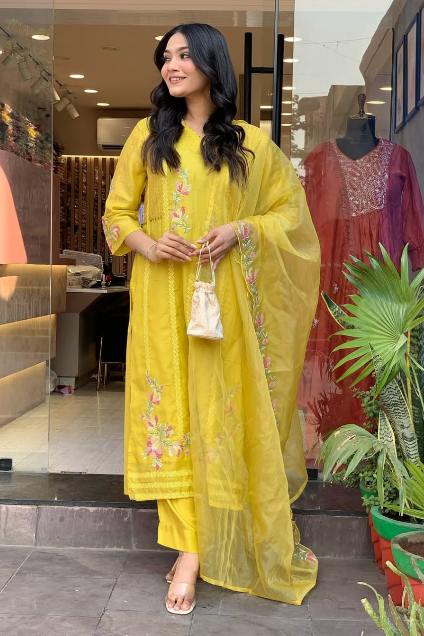 Noor-E-Zehra Chandri Handwork Kurta Set